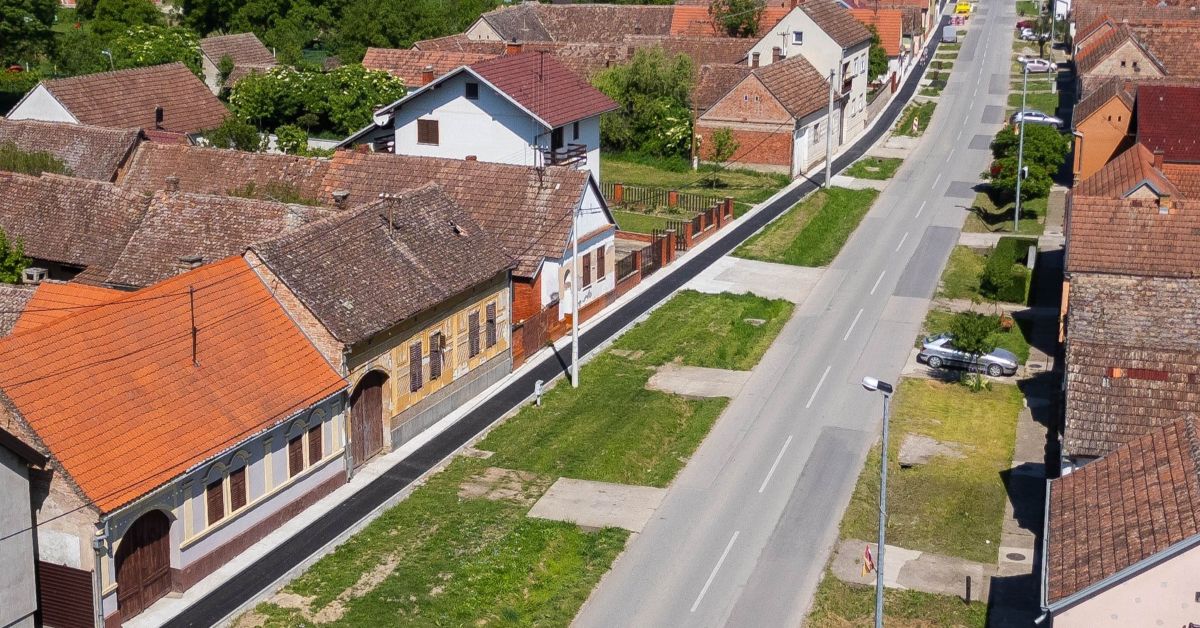 IVANKOVO Rekonstrukcija pješačke staze na parnoj strani ulice Rojičani ...